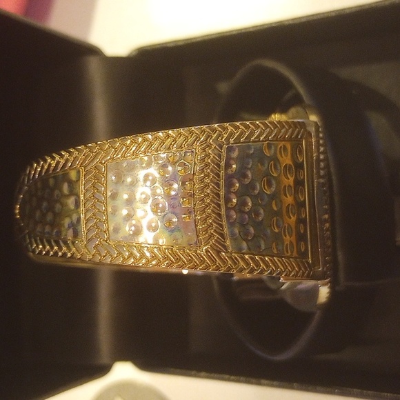 Susan Graver | Jewelry | Vtg Susan Graver Hammered Goldtone Mother Of ...